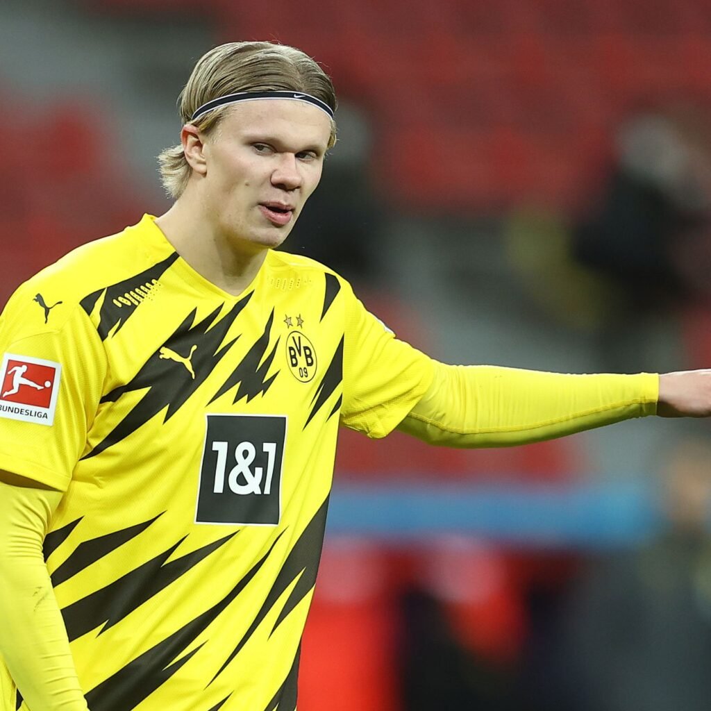 Most stylish footballers of all time 2022 - TheFootballReports